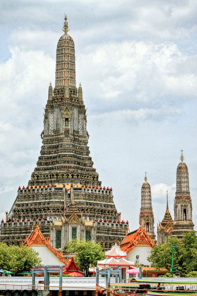 Wat Arun Menakjubkan: Keindahan Candi Yang Memikat Di Tepi Sungai Chao ...