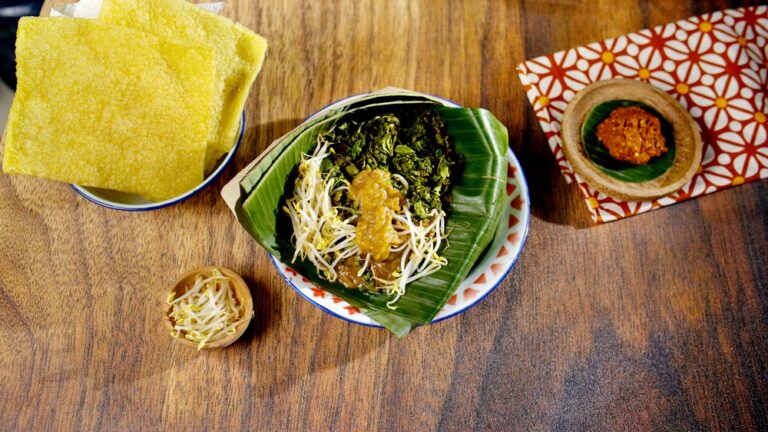 Pecel Semanggi Surabaya: 3 Kuliner Delicious Rasa Autentik